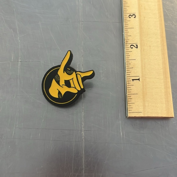 Chainsaw Man | Accessories | Chainsaw Man Aki Hand Gesture Pin | Poshmark